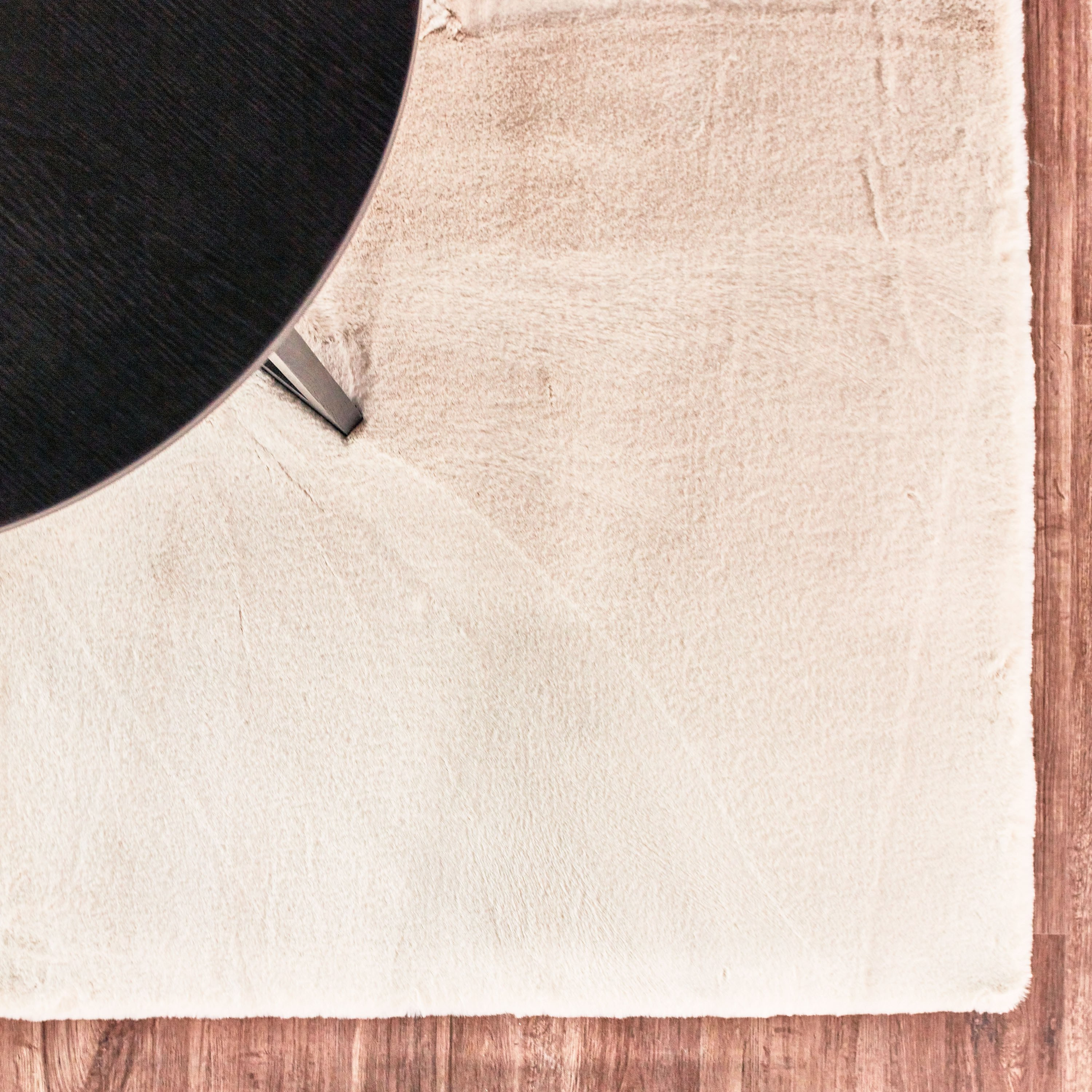 Shop Amelia Floor Rug - 120x160 cm | Home Centre UAE