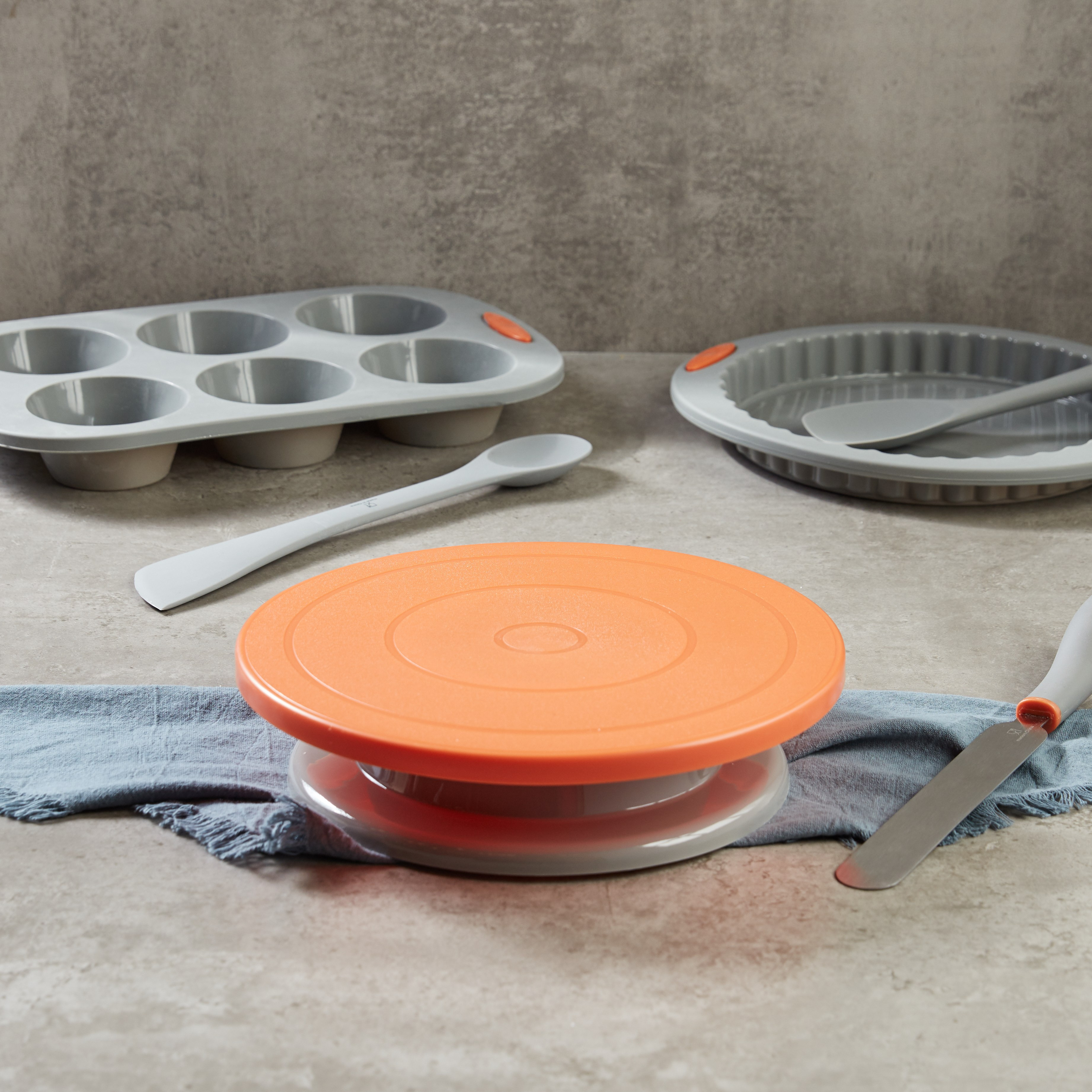 Shop Bake It Cake Icing Turn Table | Homecentre Egypt
