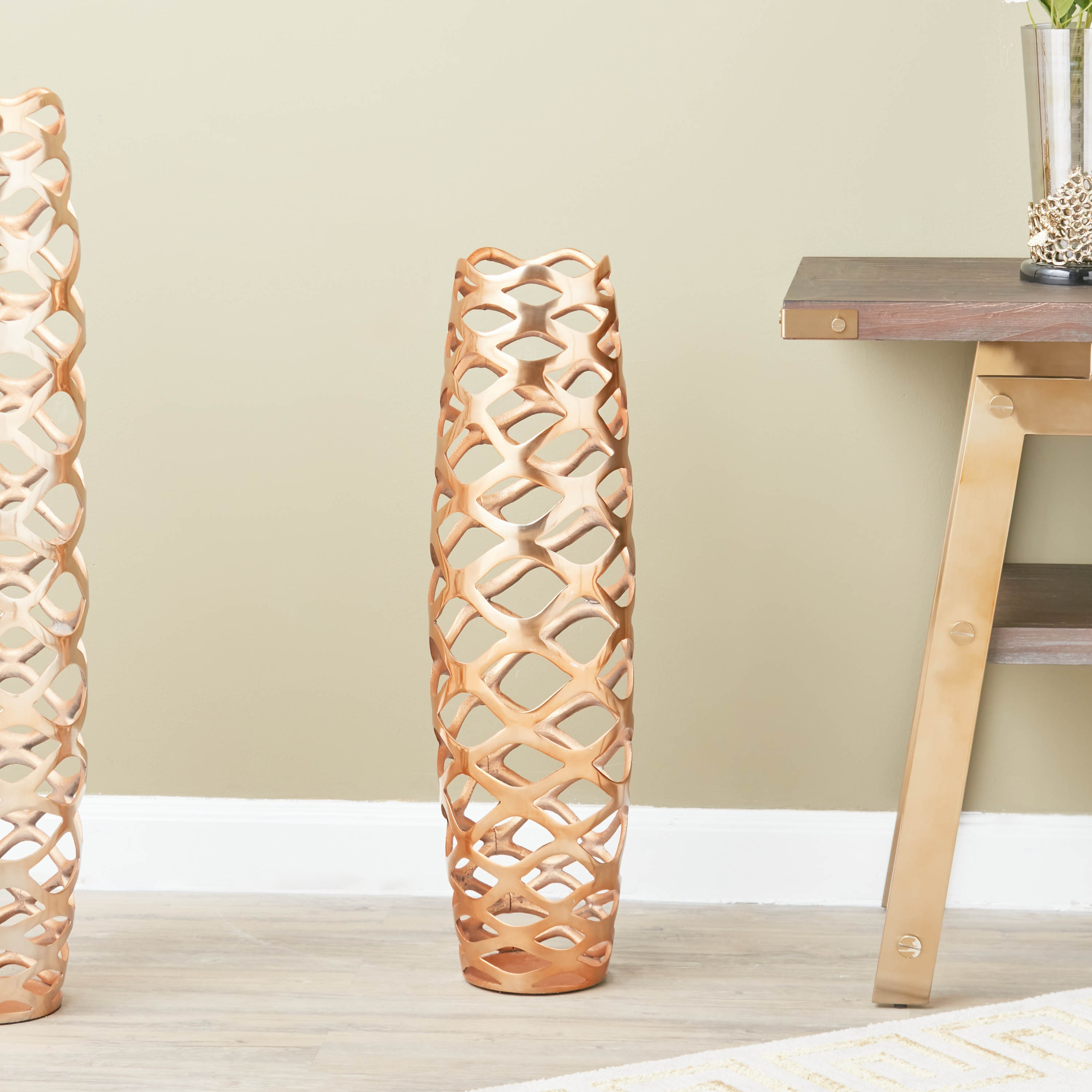 Shop Helix Metal Vase Online | Homecentre Oman