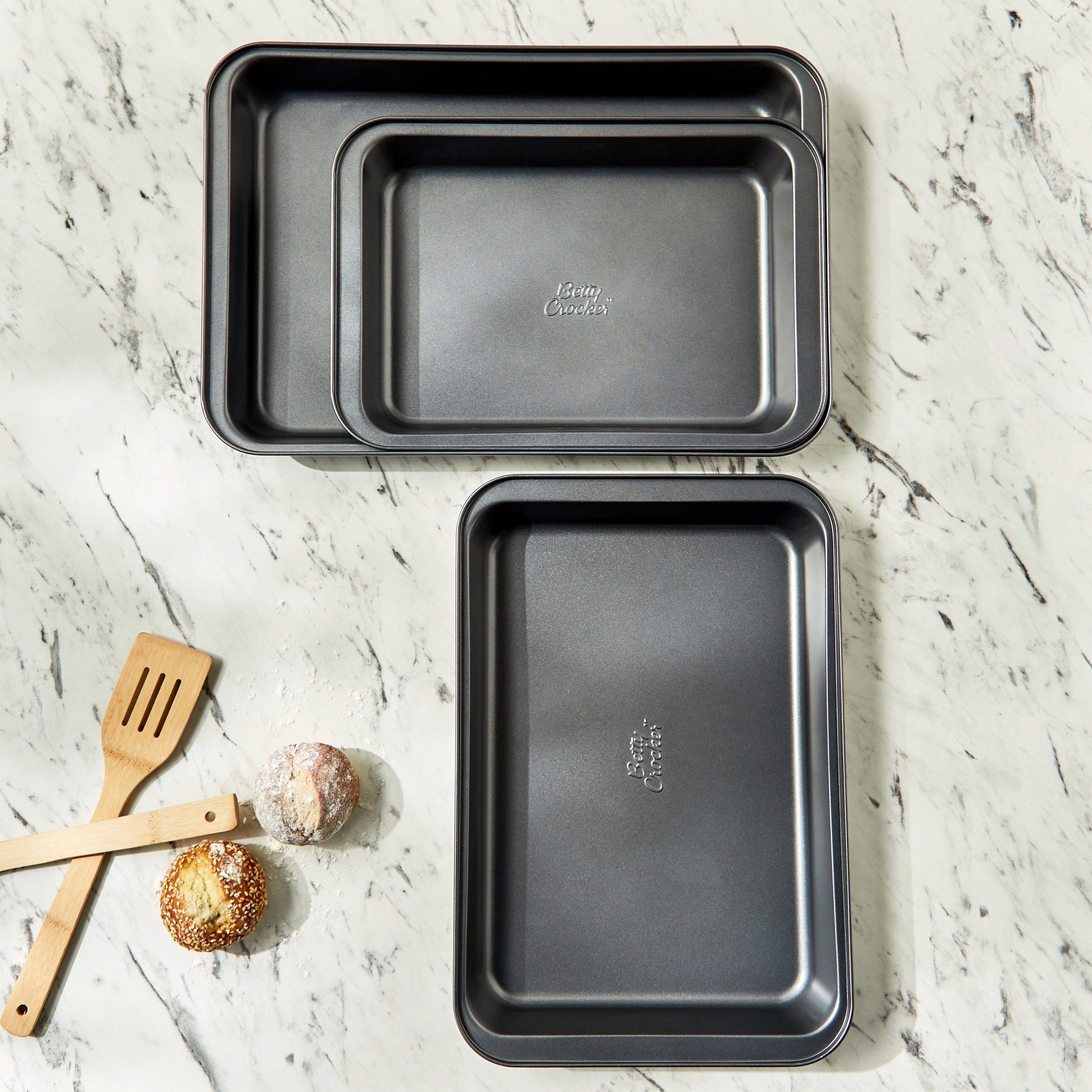 Shop Betty Crocker 3-Piece Carbon Steel Roaster Pan Set | Homecentre Oman