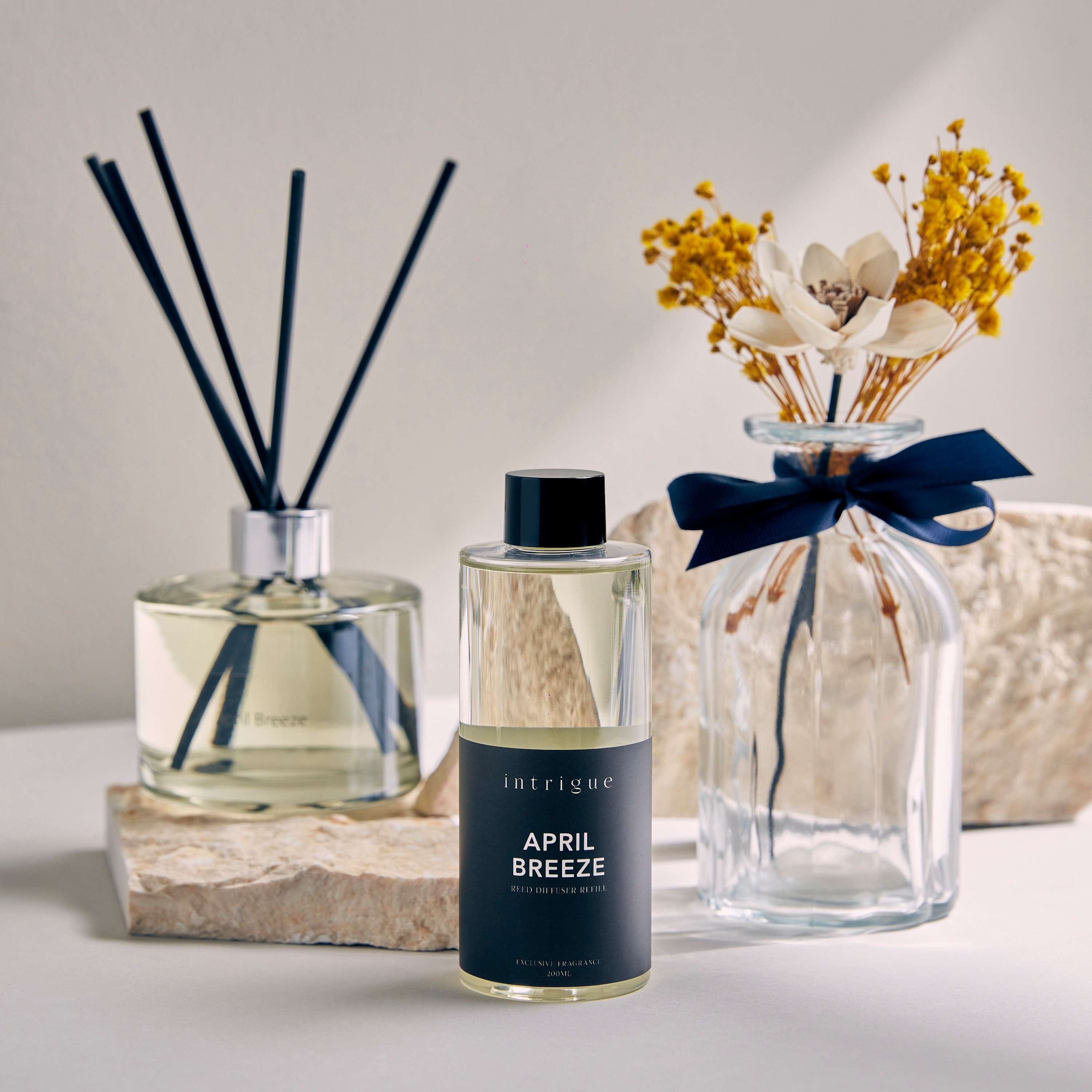 Shop Oscura April Breeze Reed Diffuser and Refill Set - 200 ml Online ...