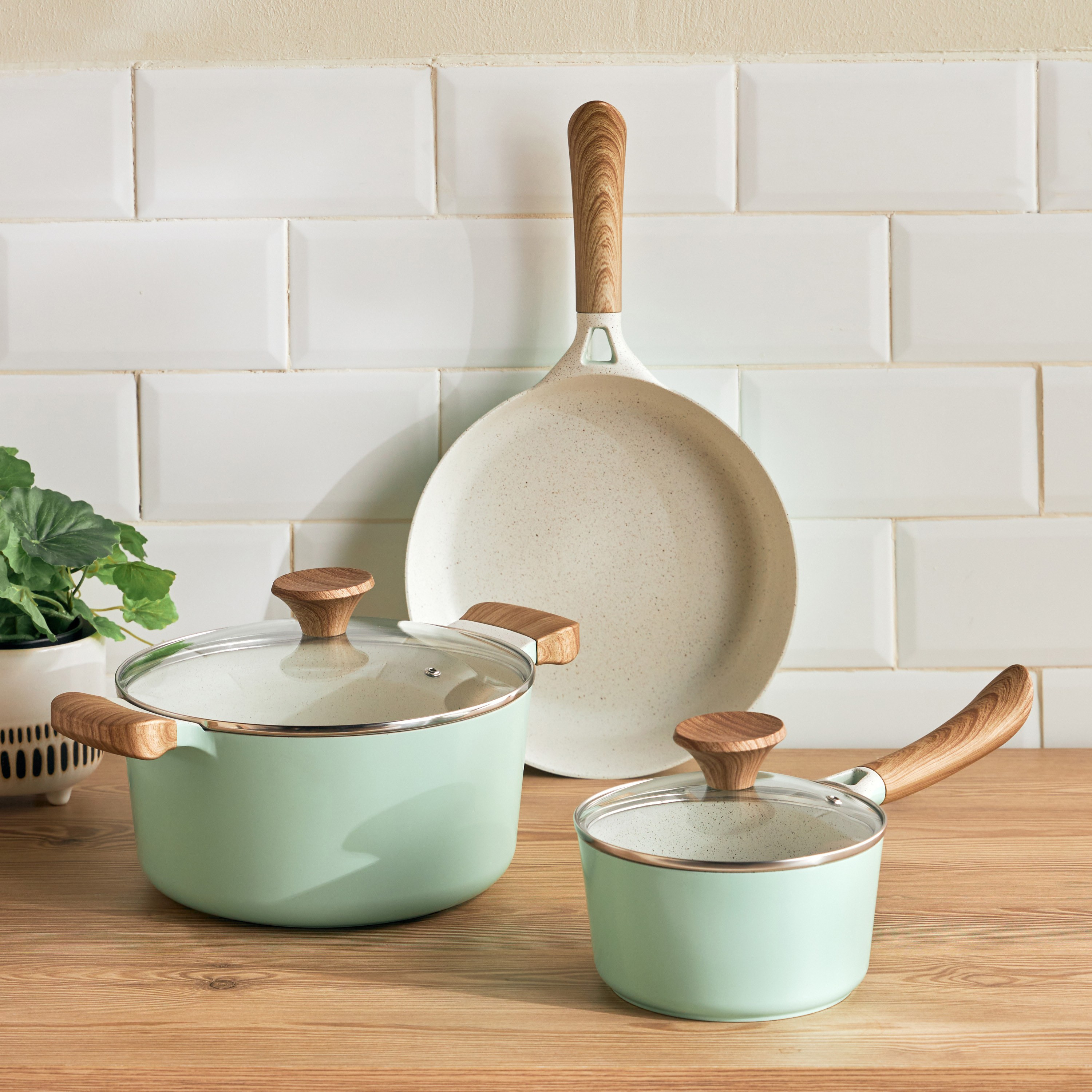 Shop Vogue 5-Piece Aluminium Cookware Set | Home Centre UAE