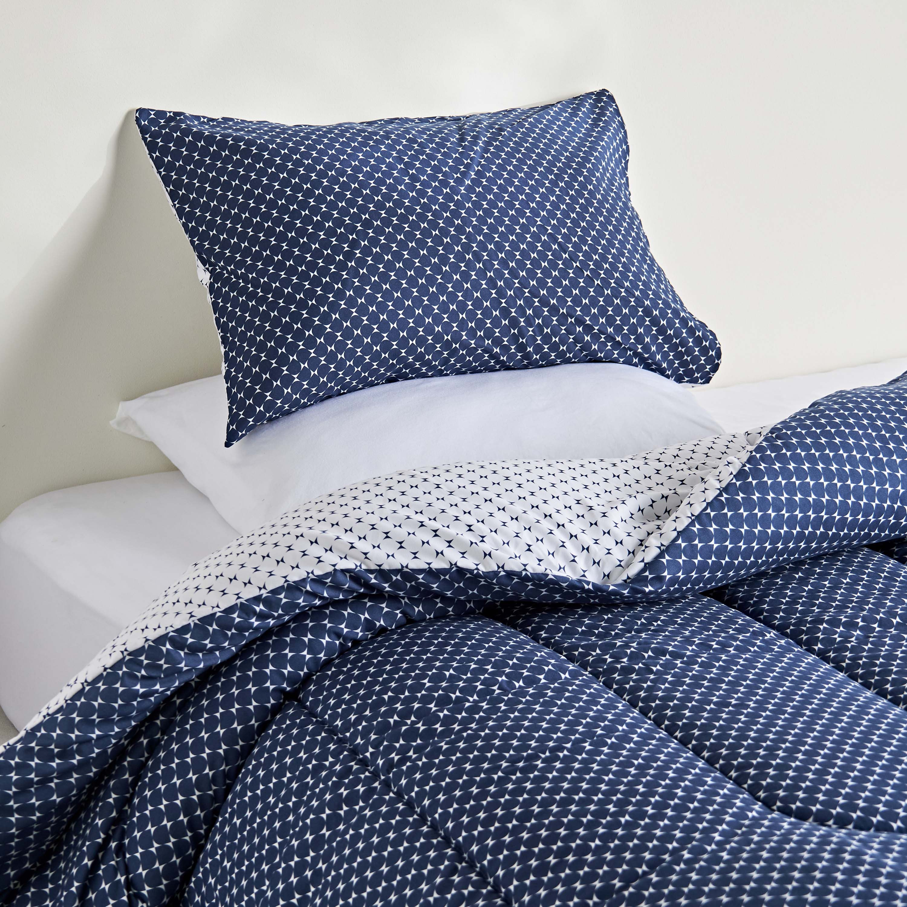 Shop Darren 2-Piece Double Comforter Set - 160x230 cm | Homecentre Oman