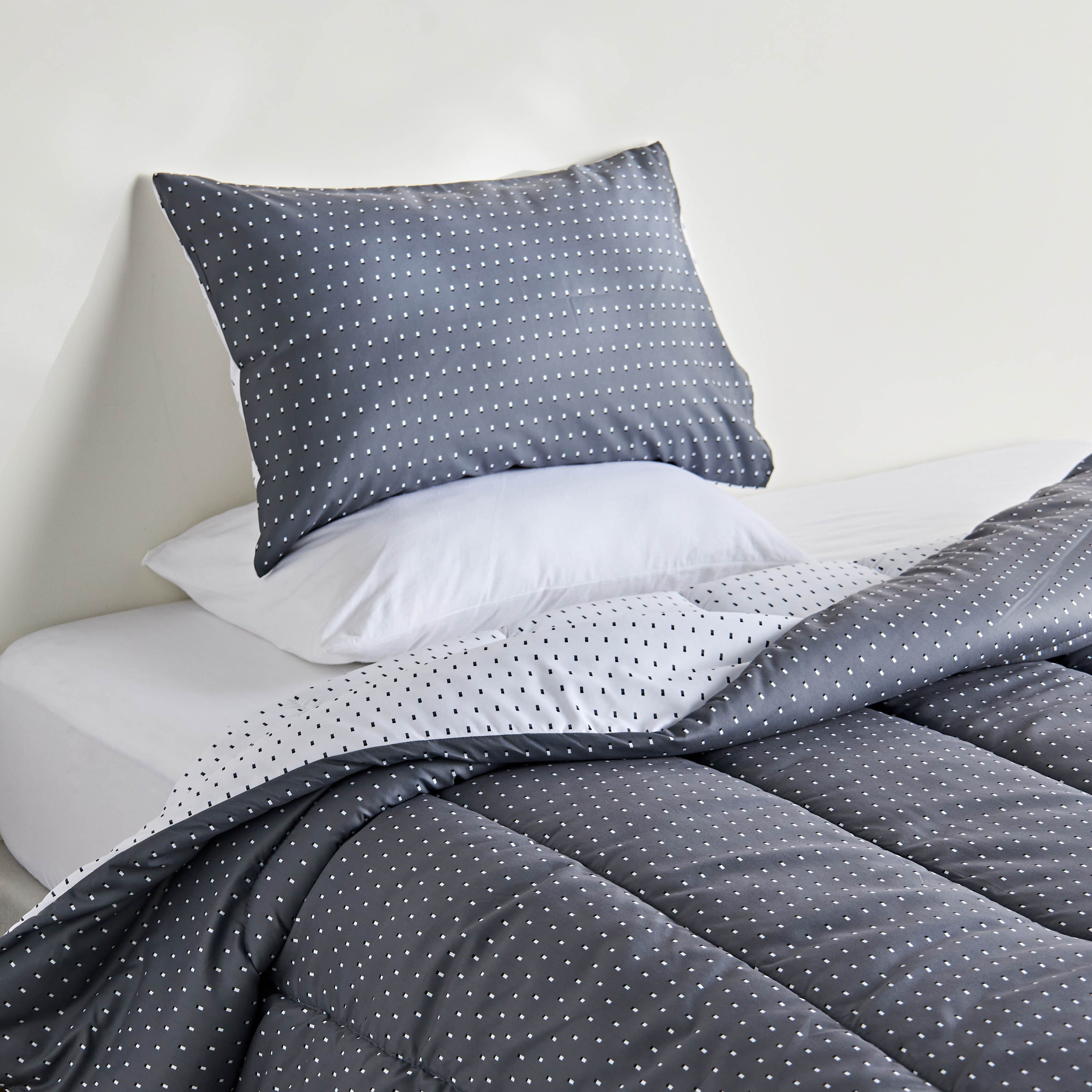 Shop Chippy 2-Piece Single Reversible Comforter Set - 160x230 cm | Home ...