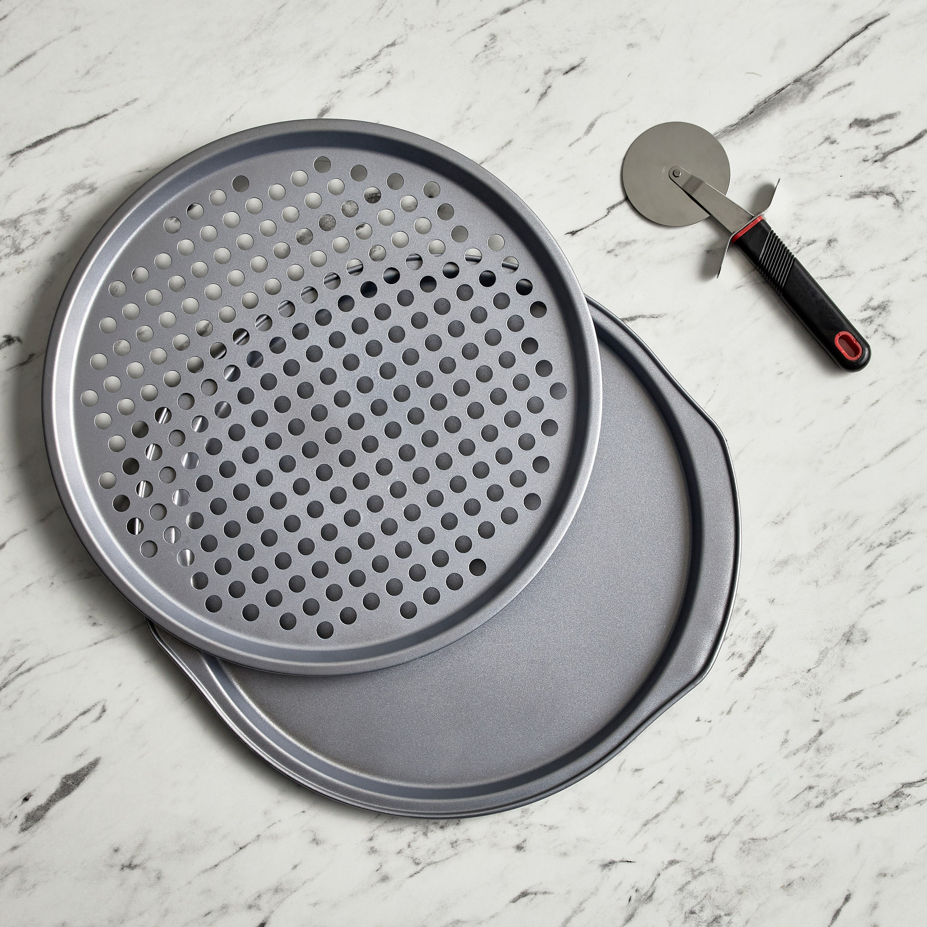 Shop Bake It Pizza Pan with Pizza Cutter | Home Centre KSA