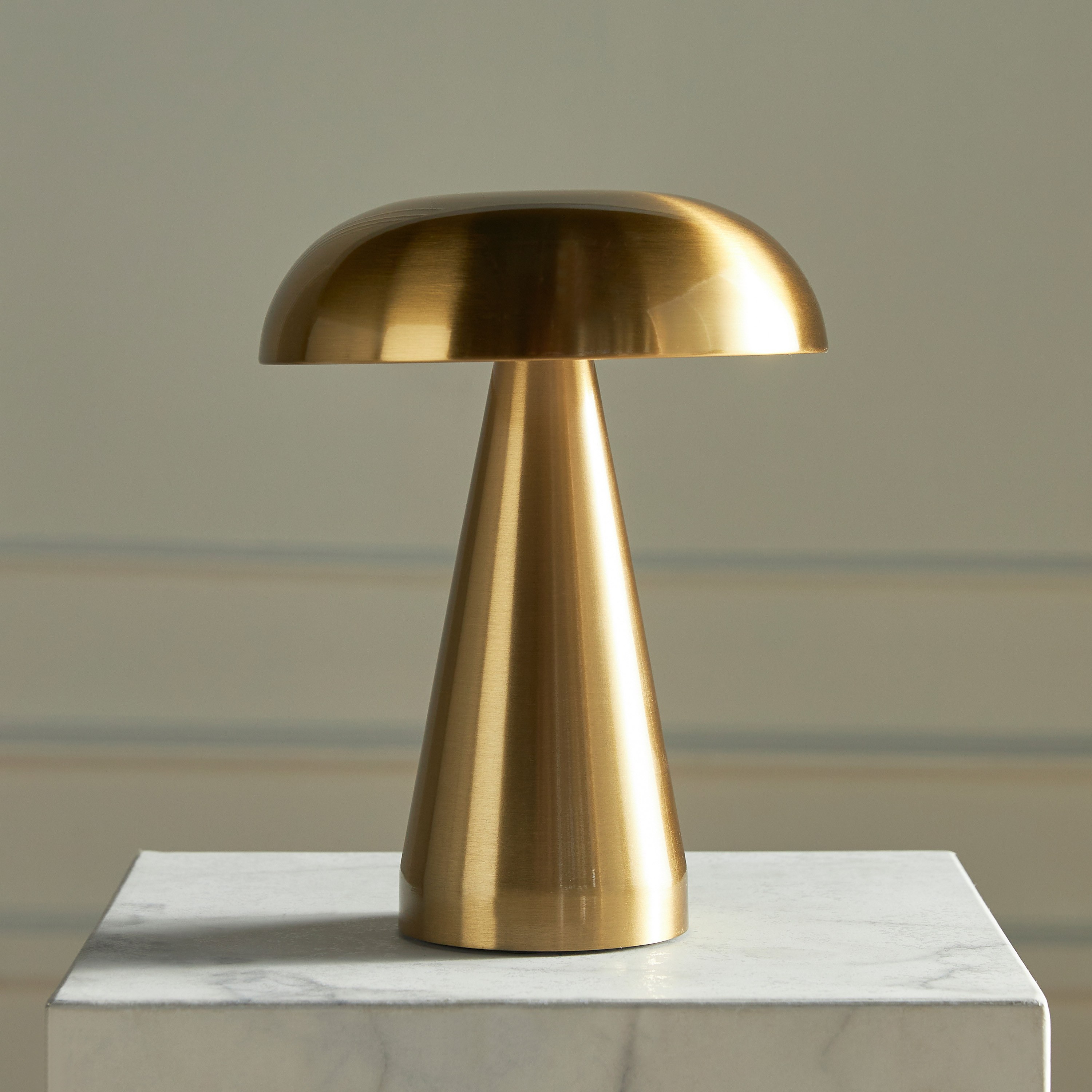 Shop Anu Metal Touch Table Lamp with USB - 21 cm | Homecentre Oman