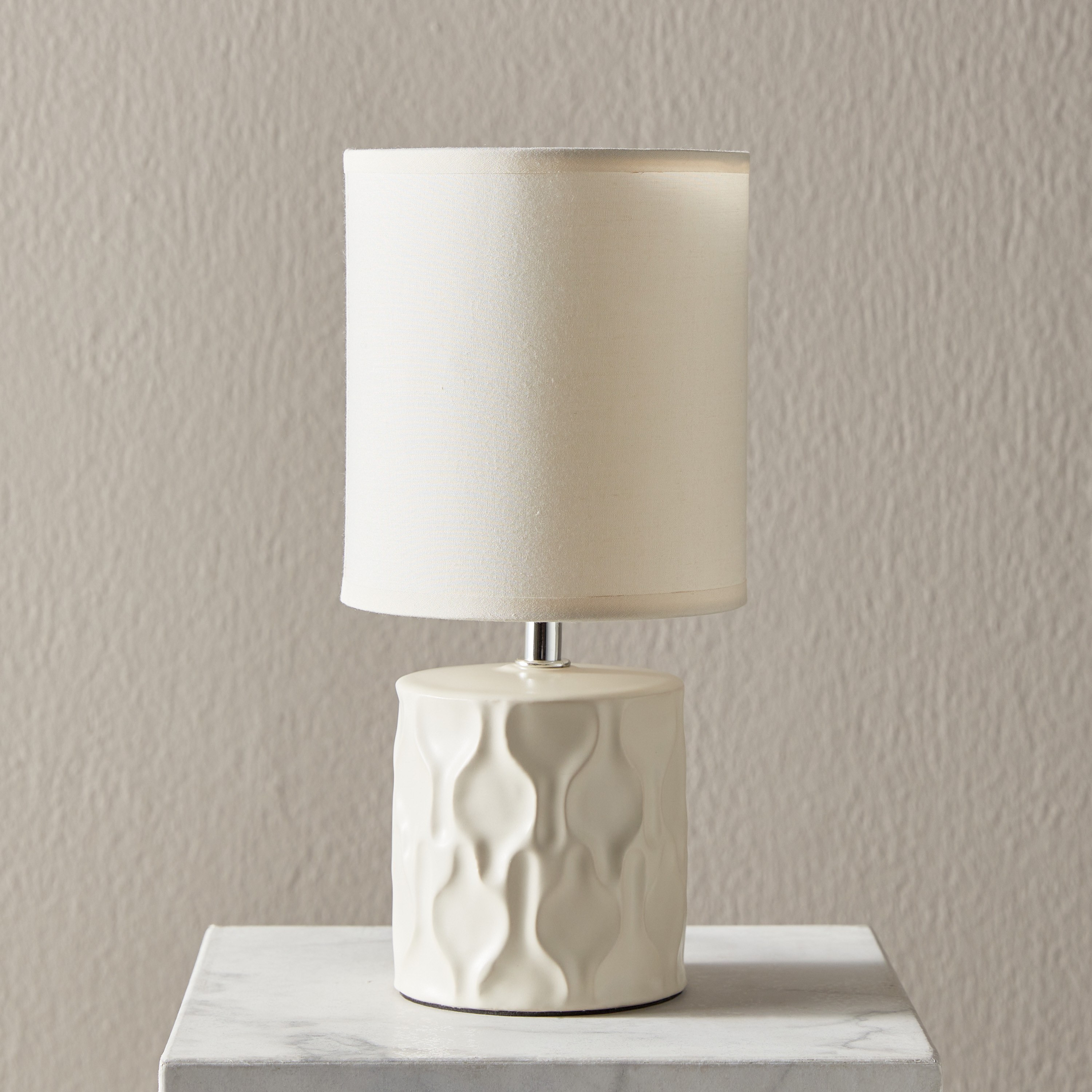 Shop Euanthe 2-Piece Ceramic Table Lamp Set - 28 cm | Home Centre Kuwait