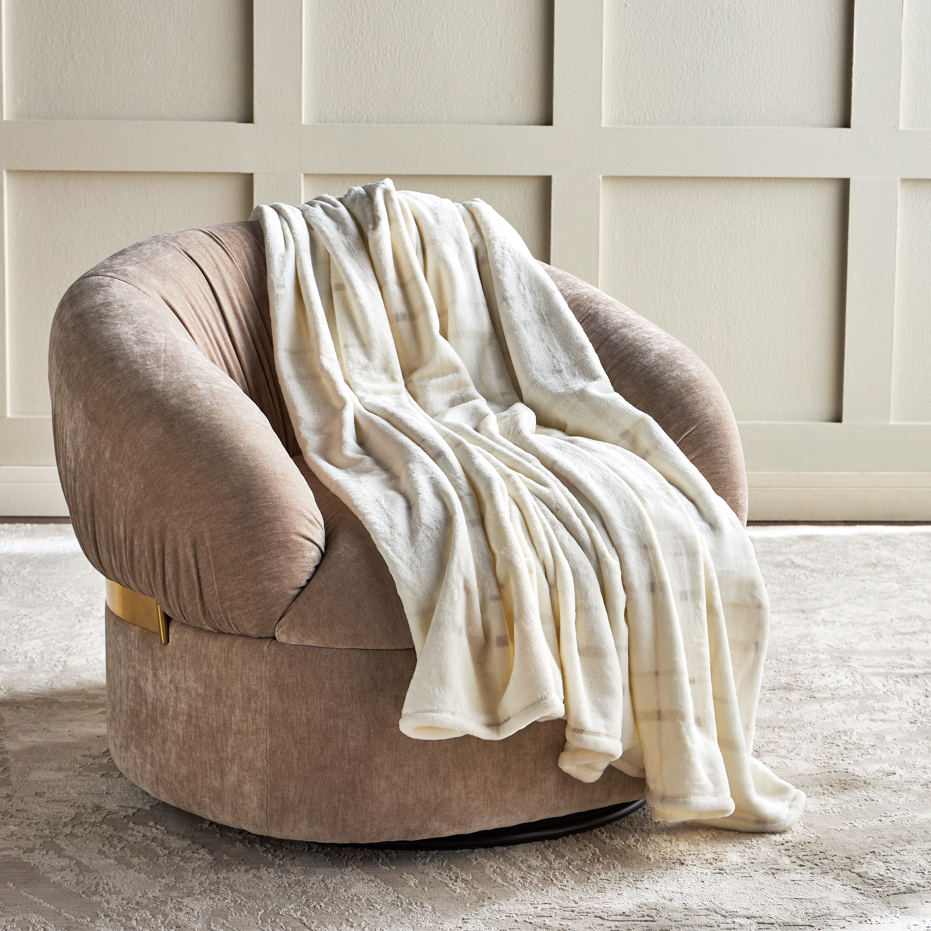 Shop Roy Queen Blanket - 200x240 cm | Home Centre UAE
