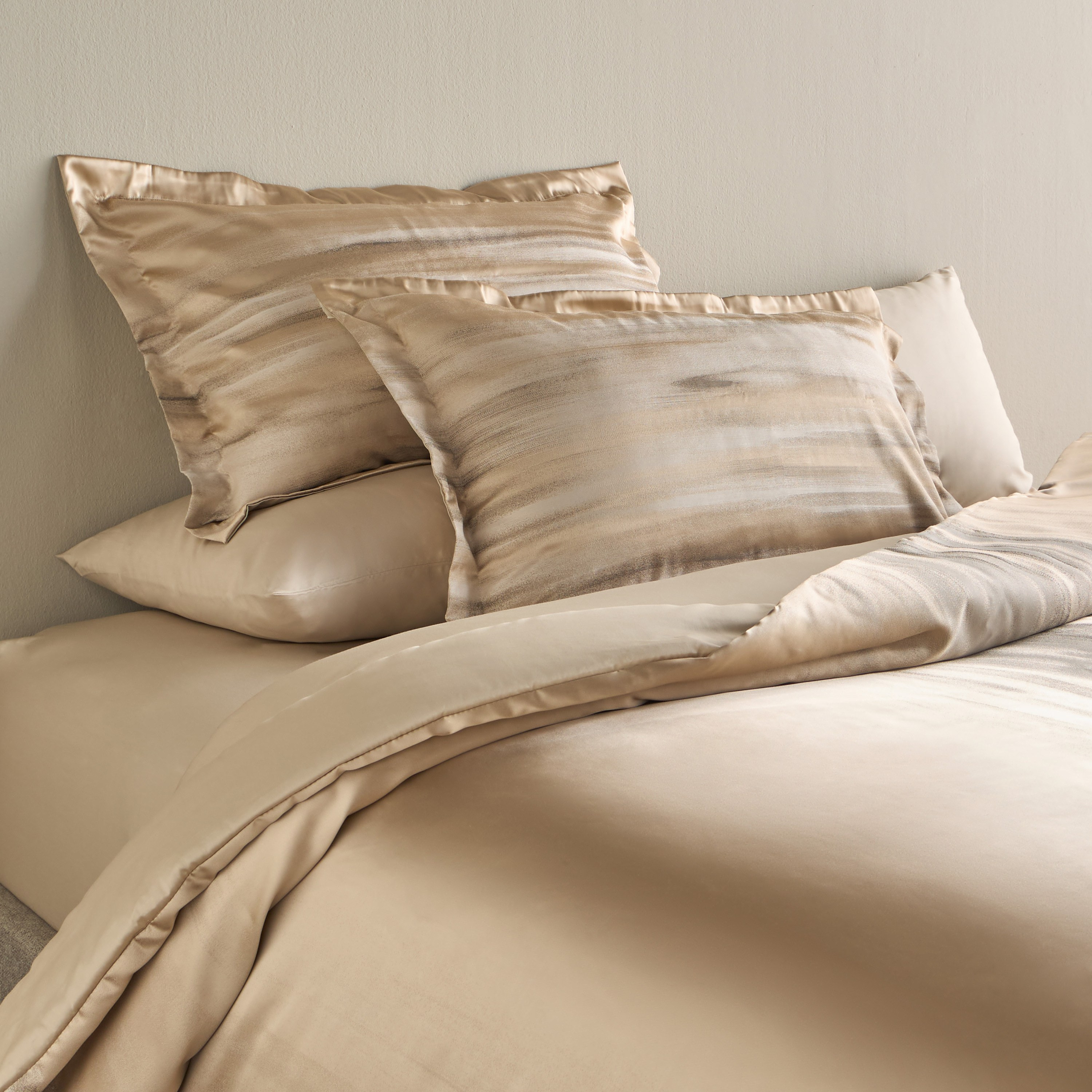 Shop Tyrus Wave Jacquard 6-Piece Super King Comforter and Sheet Set ...